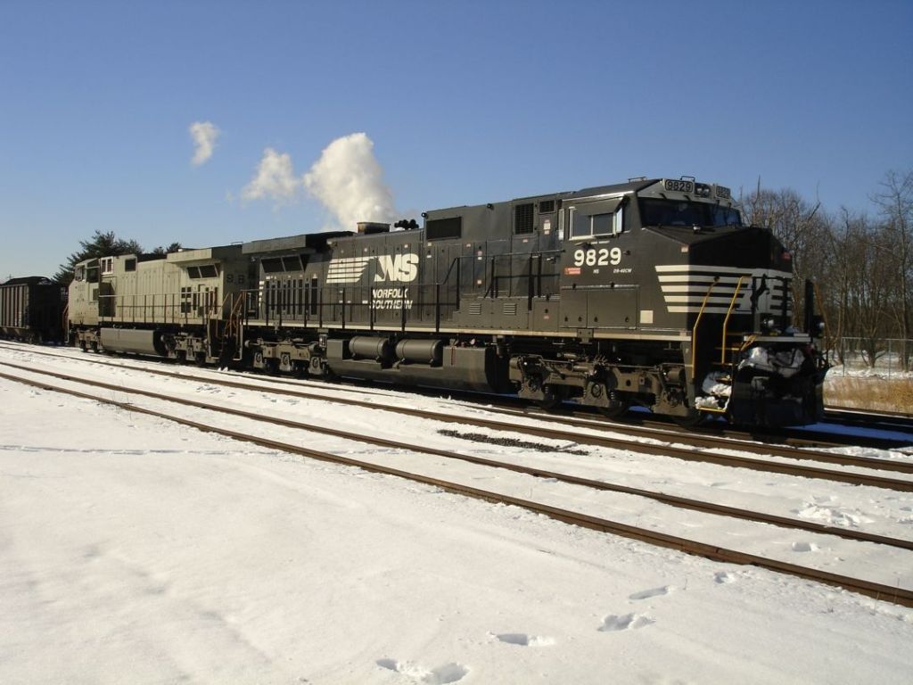 NS 506/507 layovers at DEEP.